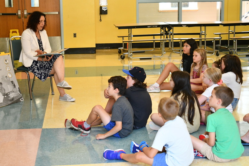 New Academy Street principal hosts read-aloud event | Bayport-Blue ...